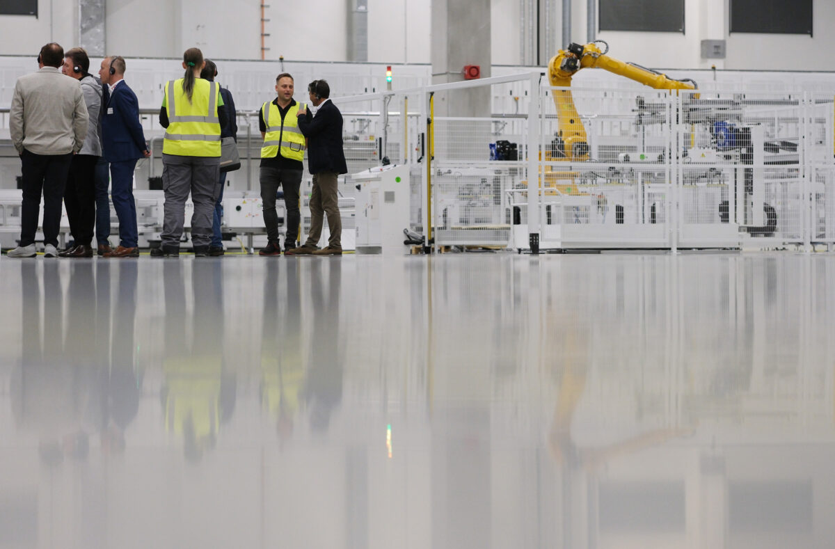 Solarfabrik für Fahrzeuge startet Produktion im sächsischen Zwenkau ...